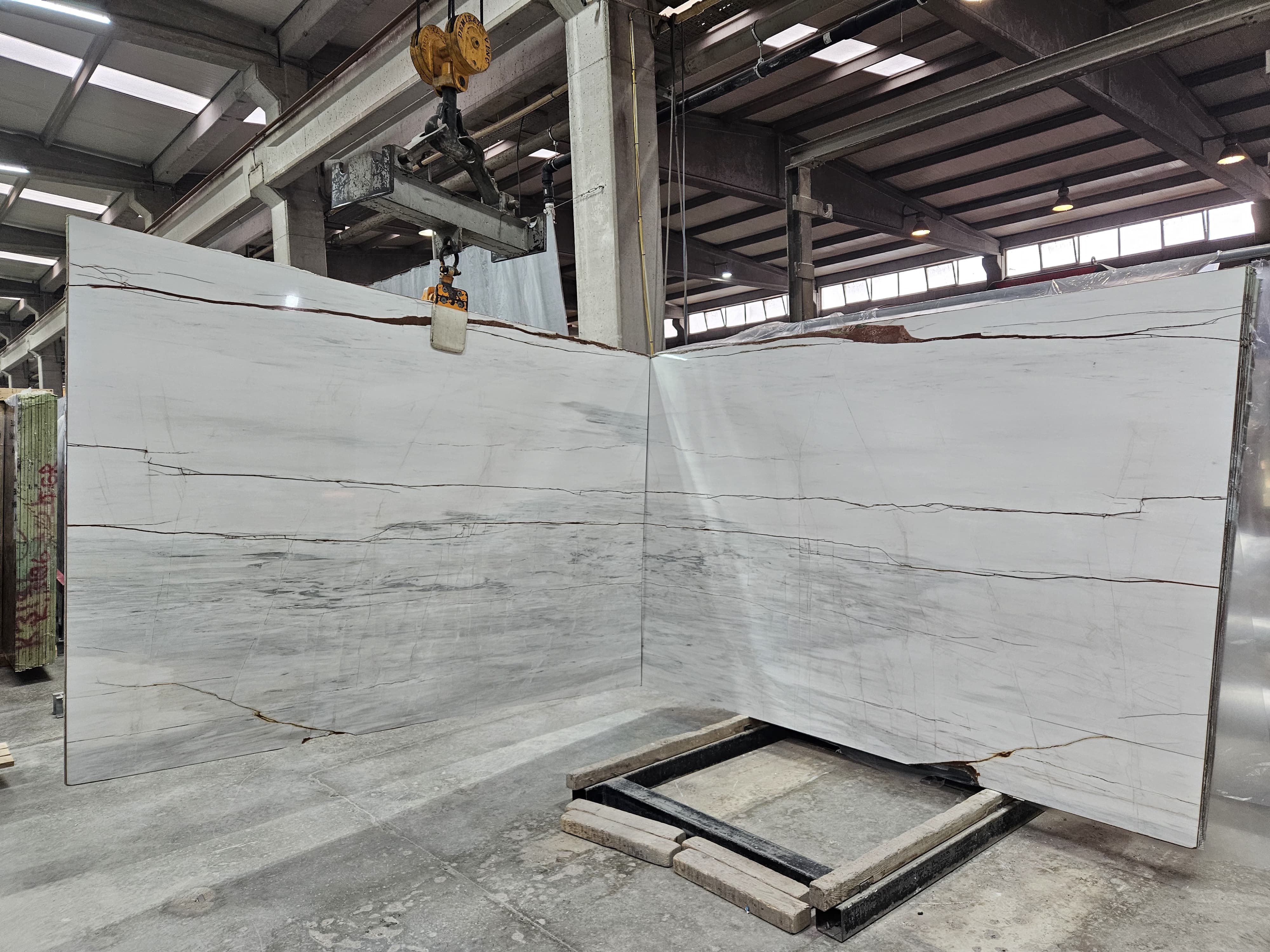Dolomite 2 cm Slabs 75 USD / m2